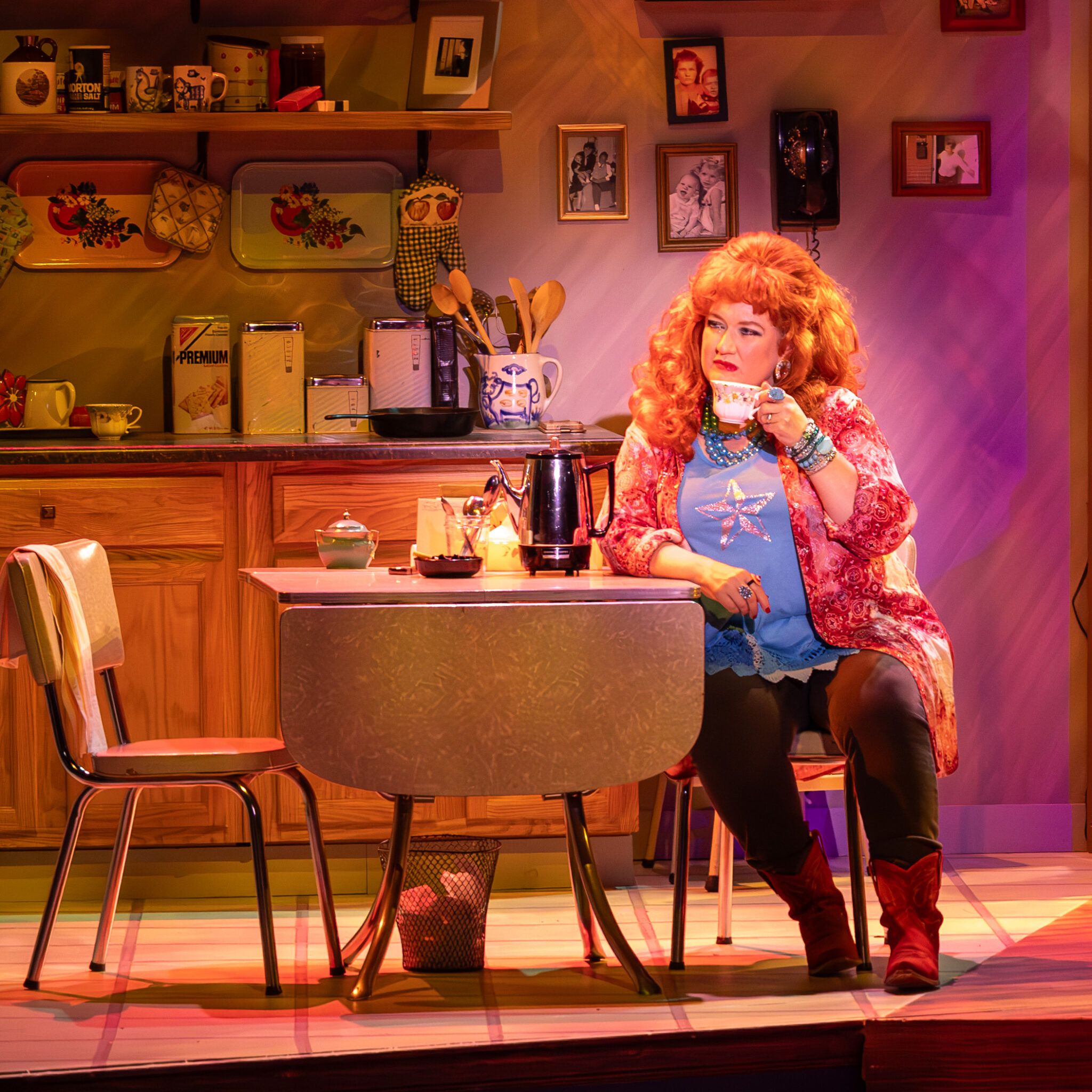 Review: 'Always... Patsy Cline' at Candlelight Dinner Playhouse ...